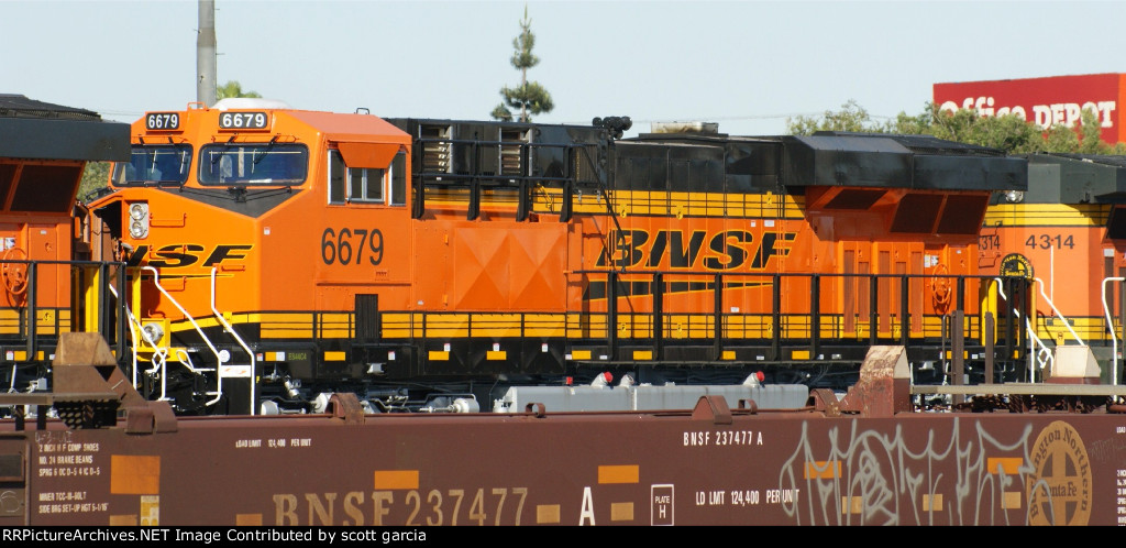 BNSF 6679